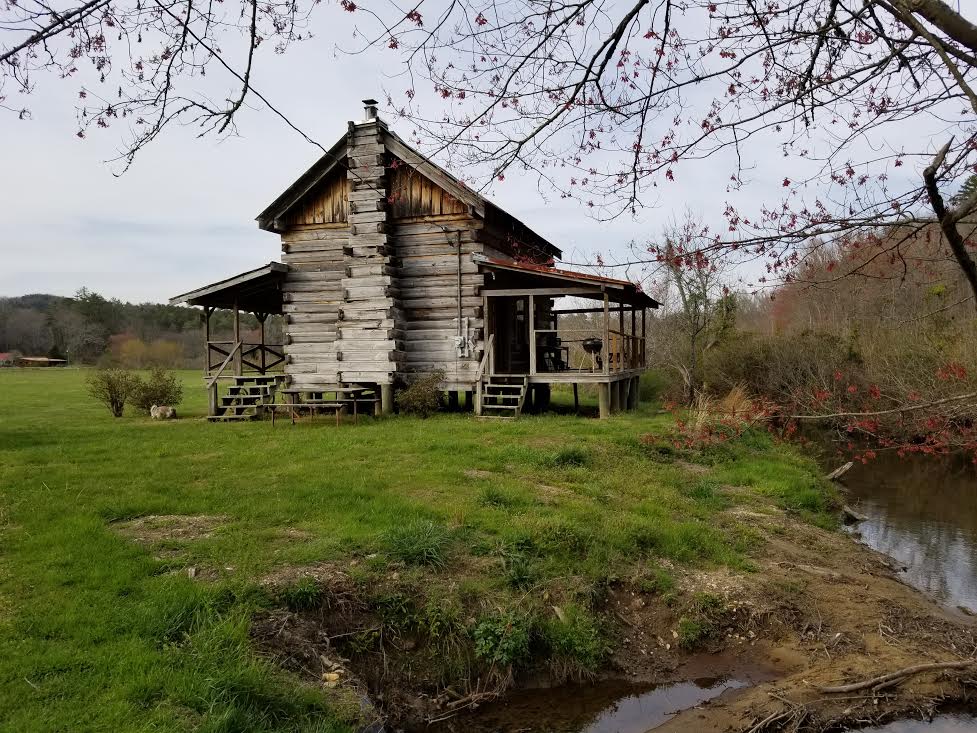 Cabin side view – Hammer's Hideaway Campground